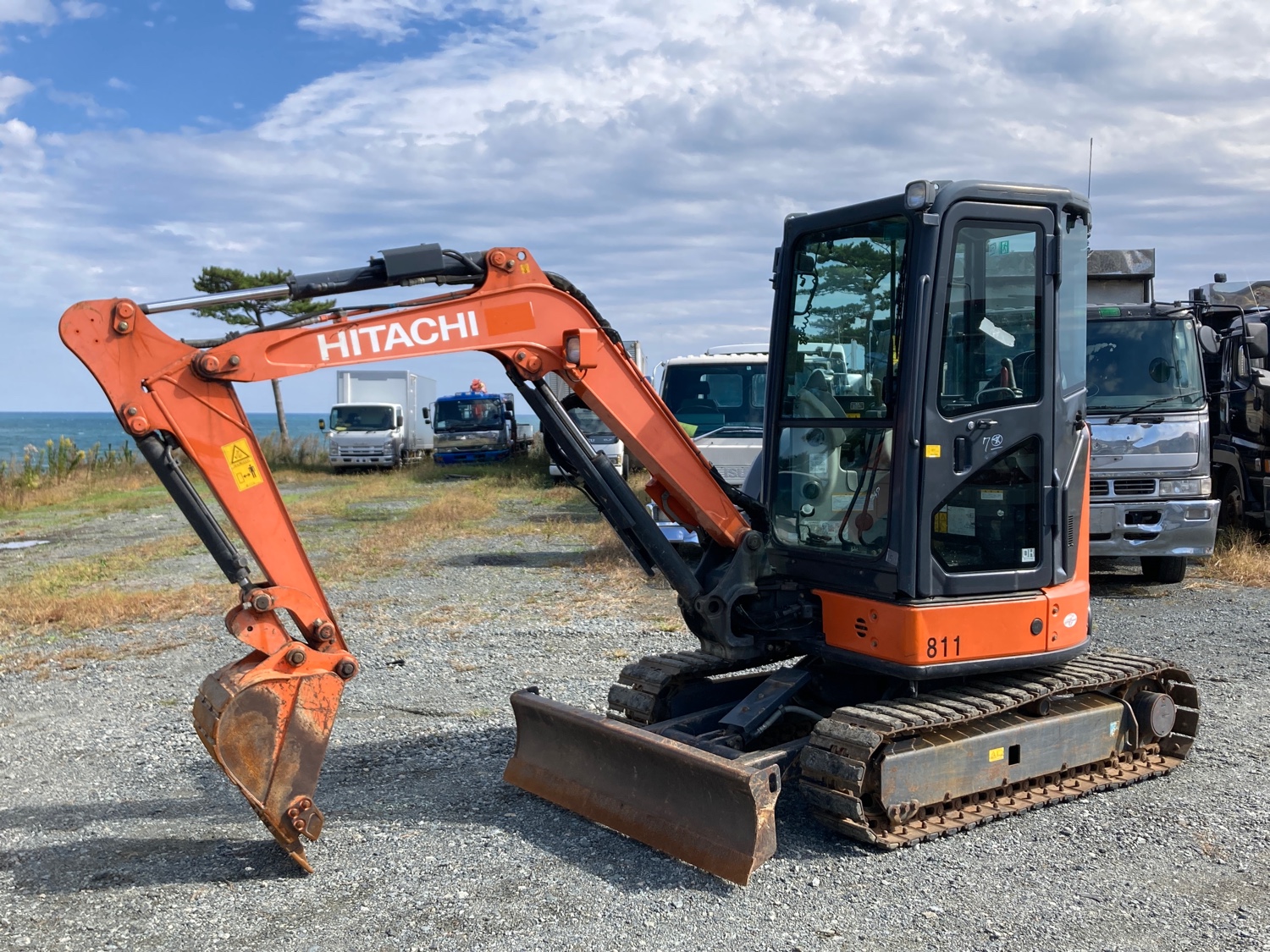 日立 油圧ショベル ZX30U-5A（W0087）｜中古建機販売【グットラックshima】